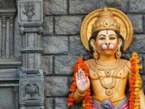 What obstacles Hanuman faced while travelling to Lanka?